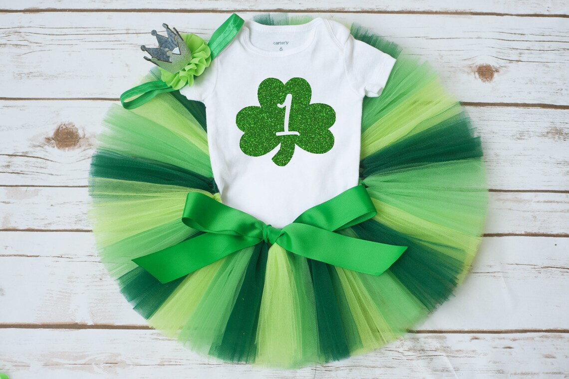 Shamrock Cake Smash Outfit 'fiona' Green St Patricks Day First Birthday ...