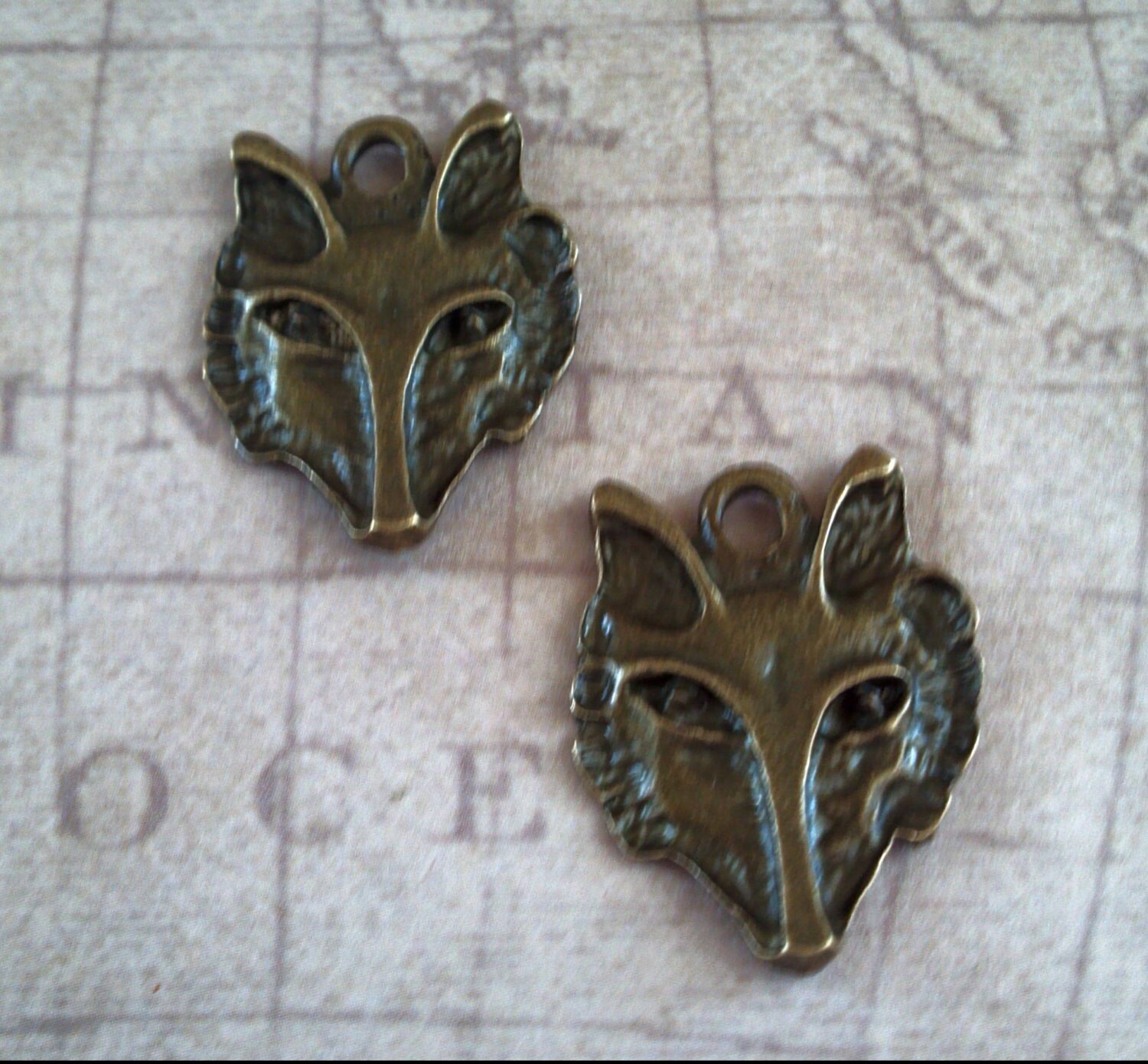 2 Gold Tone Wolf Charms / Wildlife / Jewelry Supplies / - Etsy