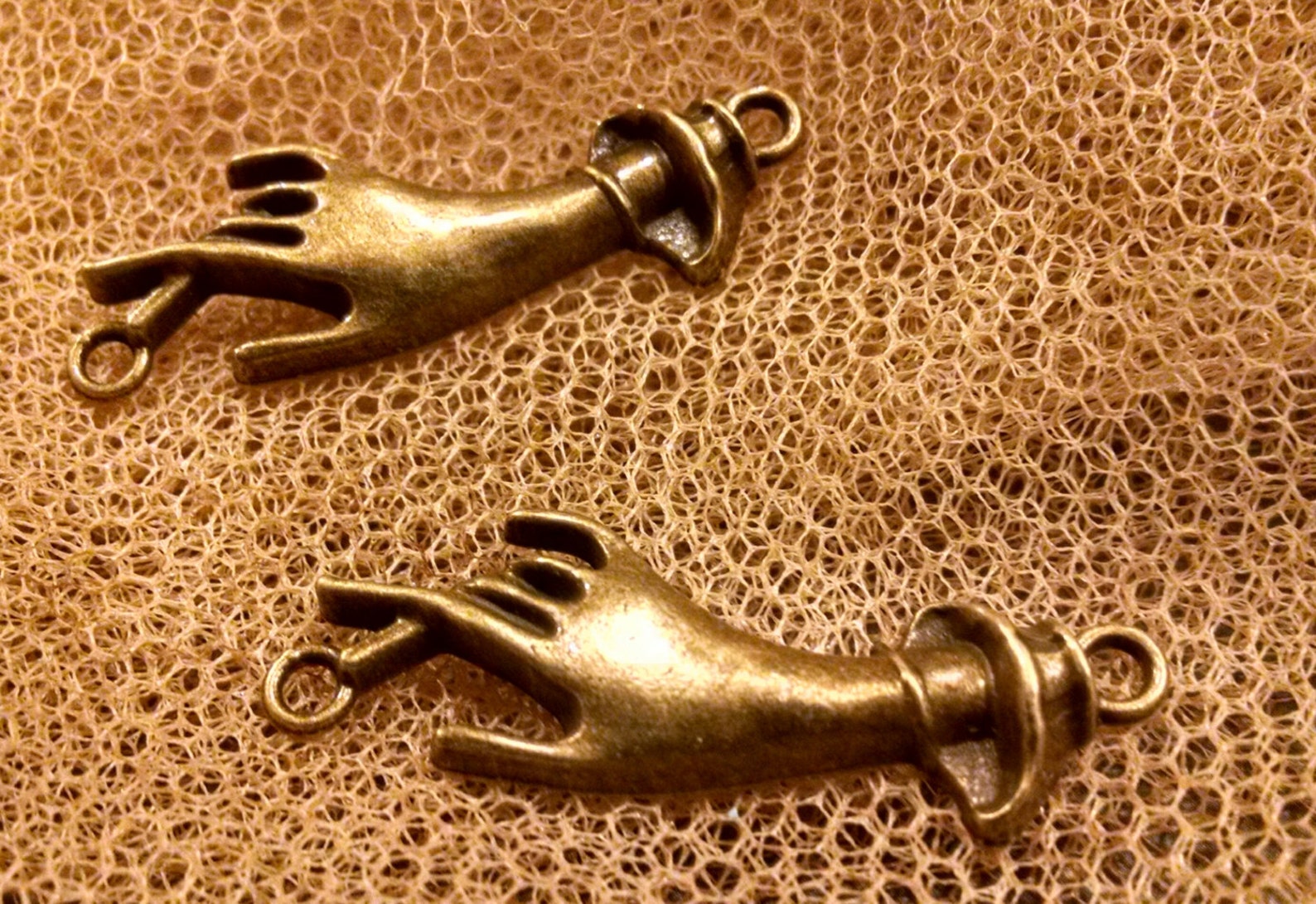 2 Antique Gold Tone Metal Hands Charms / Jewelry / Jewelry - Etsy