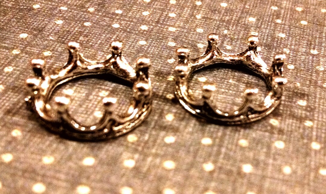 2 Silver Tone Crown Charms / Crown Pendants / Jewelry Finding / Jewelry ...
