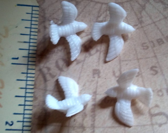 4 Vintage Miniature Plastic White Doves / Wedding / Terrarium - Etsy