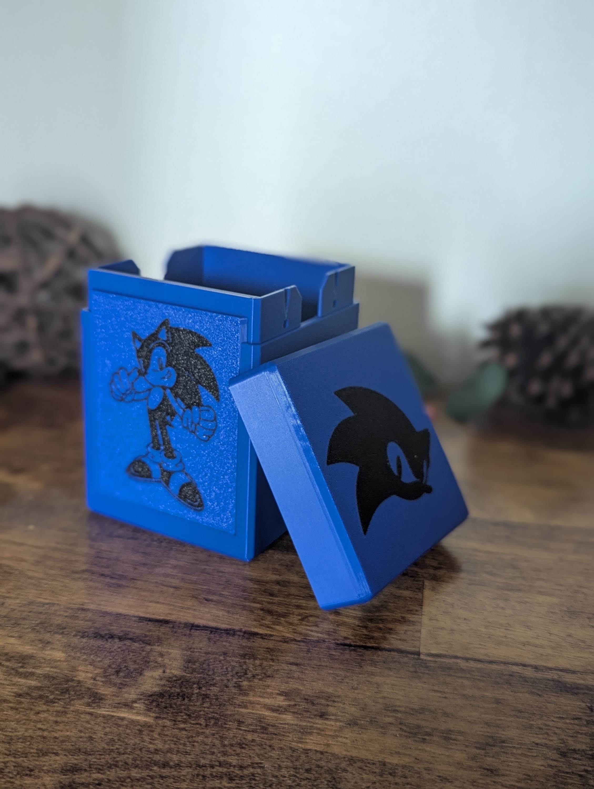 Sonic the Hedge Characters Commander Display Deck Box. Holds 100 ...