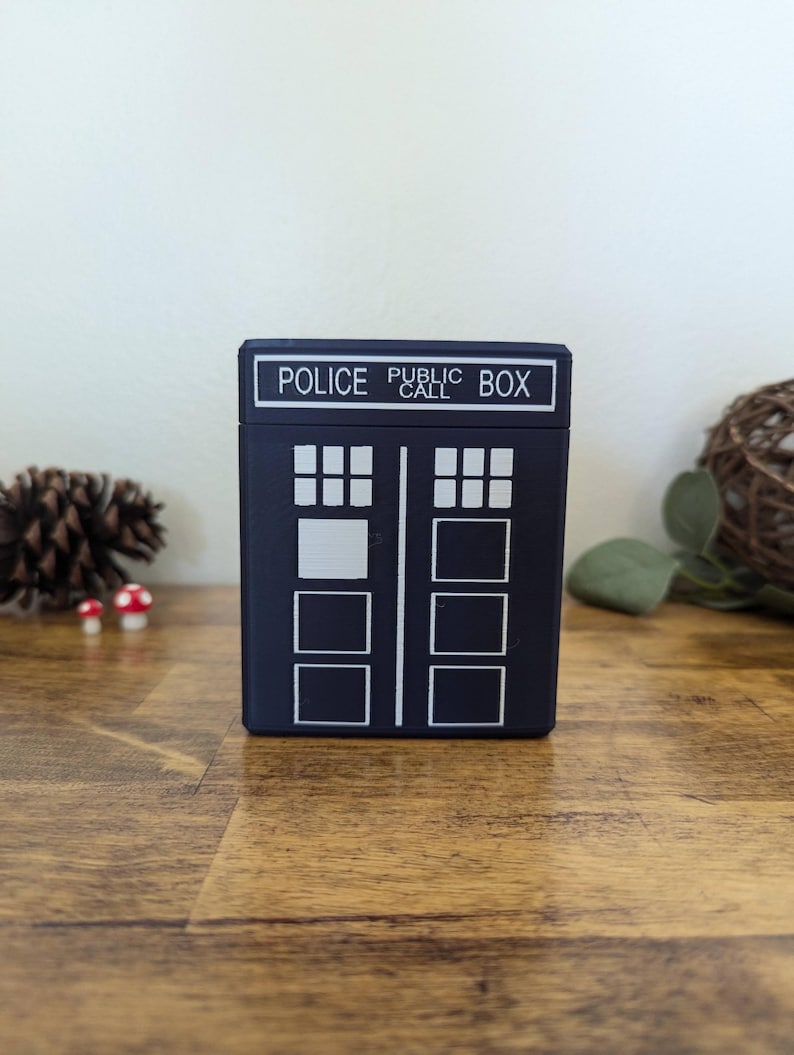 Doctor Who TARDIS Commander Display Deck Box. Holds 100+ Sleeved Cards ...