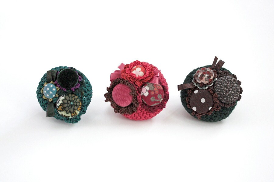 Crochet Cluster Circle Pin Brooch With Fabric Buttons OOAK - Etsy