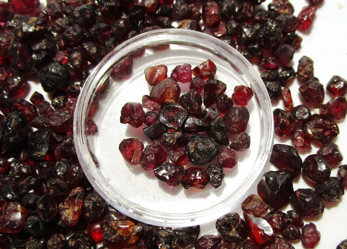 10 Carats of Small Anthill Garnets Picked From Lot - Under 1 Ct Pyrope ...