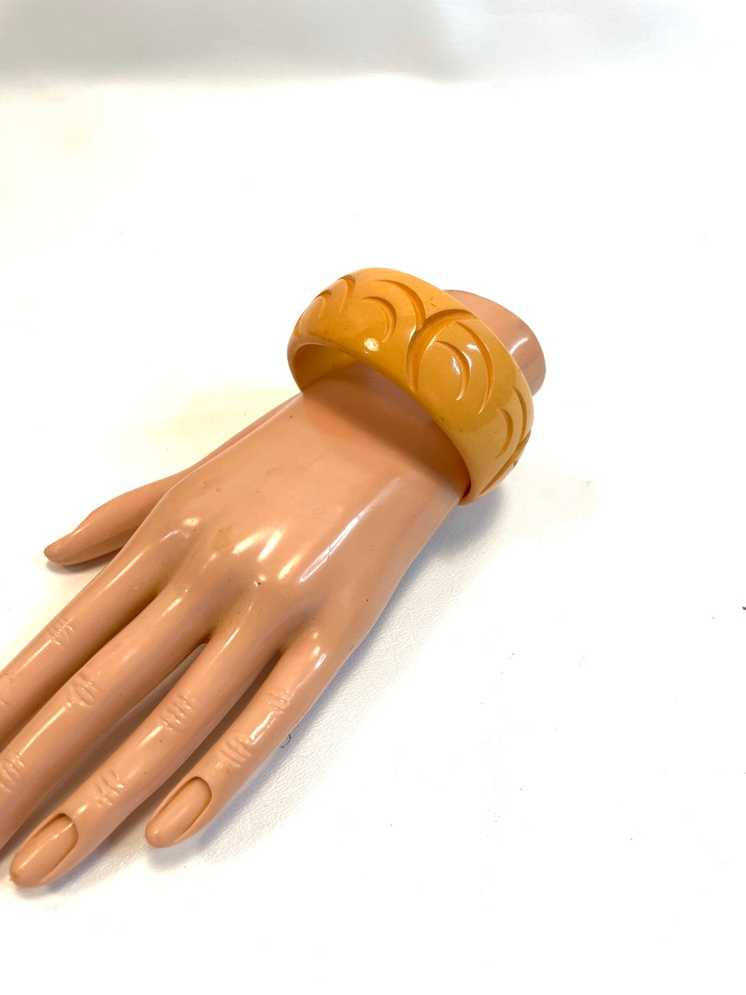 Vintage TRUE BAKELITE Bangle Bracelet Carved Solid Yellow Butterscotch ...