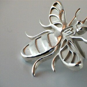Manchester Bee Silver Pin / Brooch With Engraved Gift Tin. Made in ...