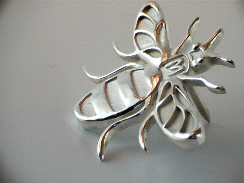 Manchester Bee Silver Pin / Brooch With Engraved Gift Tin. - Etsy