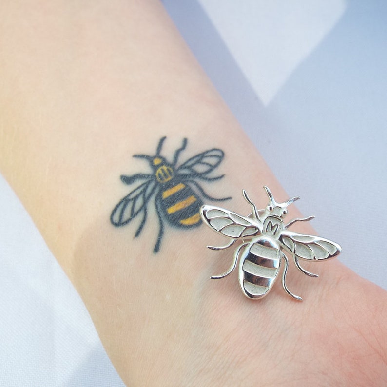 Manchester Bee Silver Pin / Brooch With Engraved Gift Tin. - Etsy