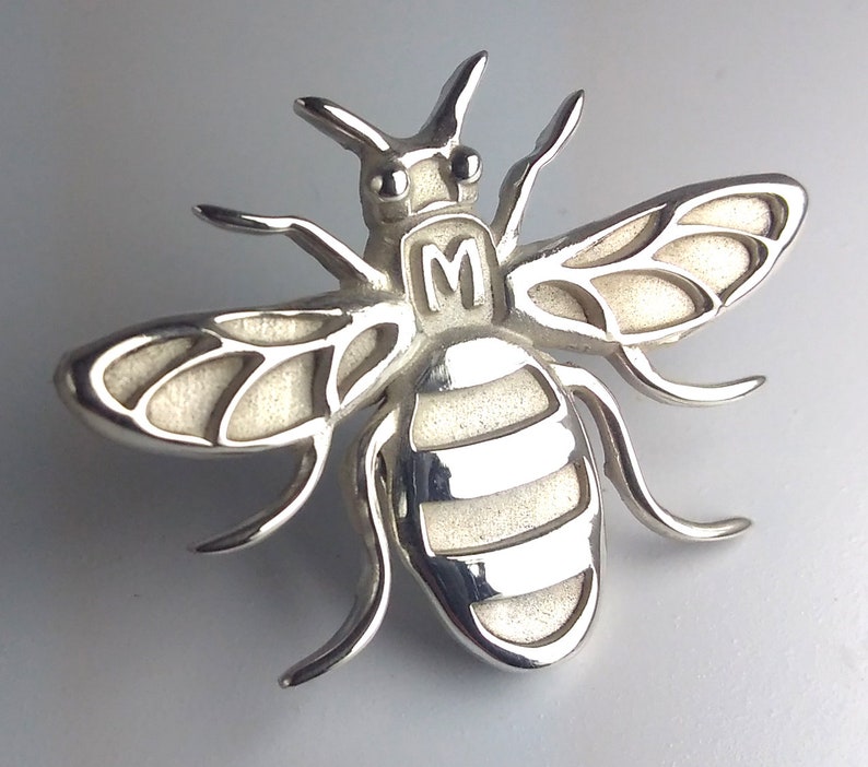 Manchester Bee Silver Pin / Brooch With Engraved Gift Tin. - Etsy