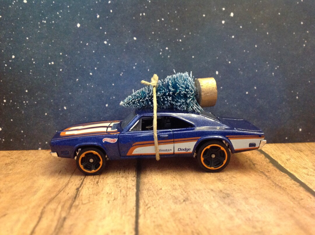 Dodge Charger Carrying Christmas Tree, Blue Dodge Charger Car Christmas ...