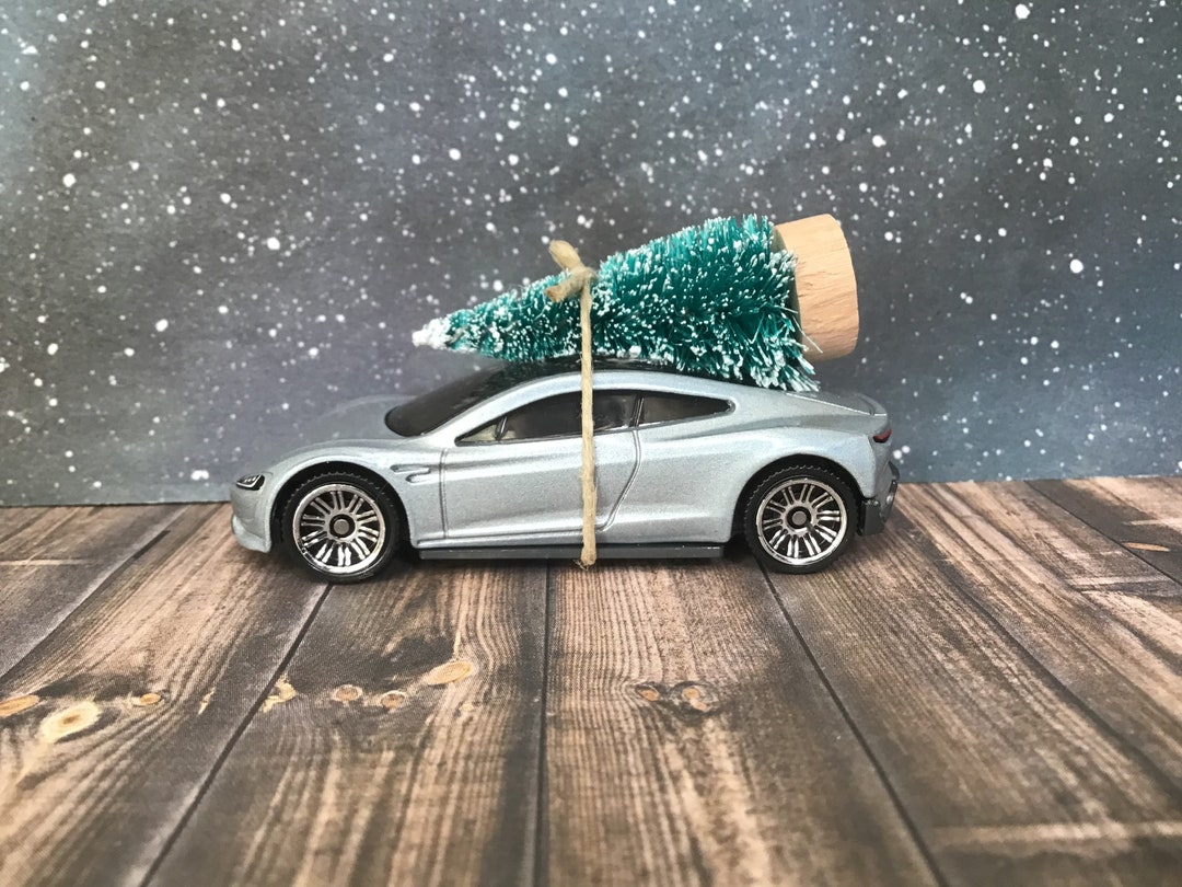 Tesla Roadster Carrying Christmas Tree, Silver Tesla Roadster Car ...