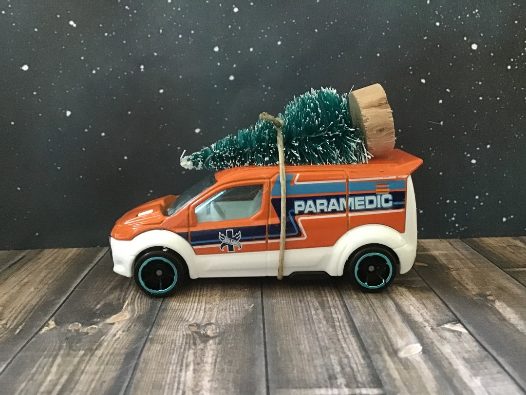 Ambulance/paramedic Truck Carrying Christmas Tree,paramedic Truck ...