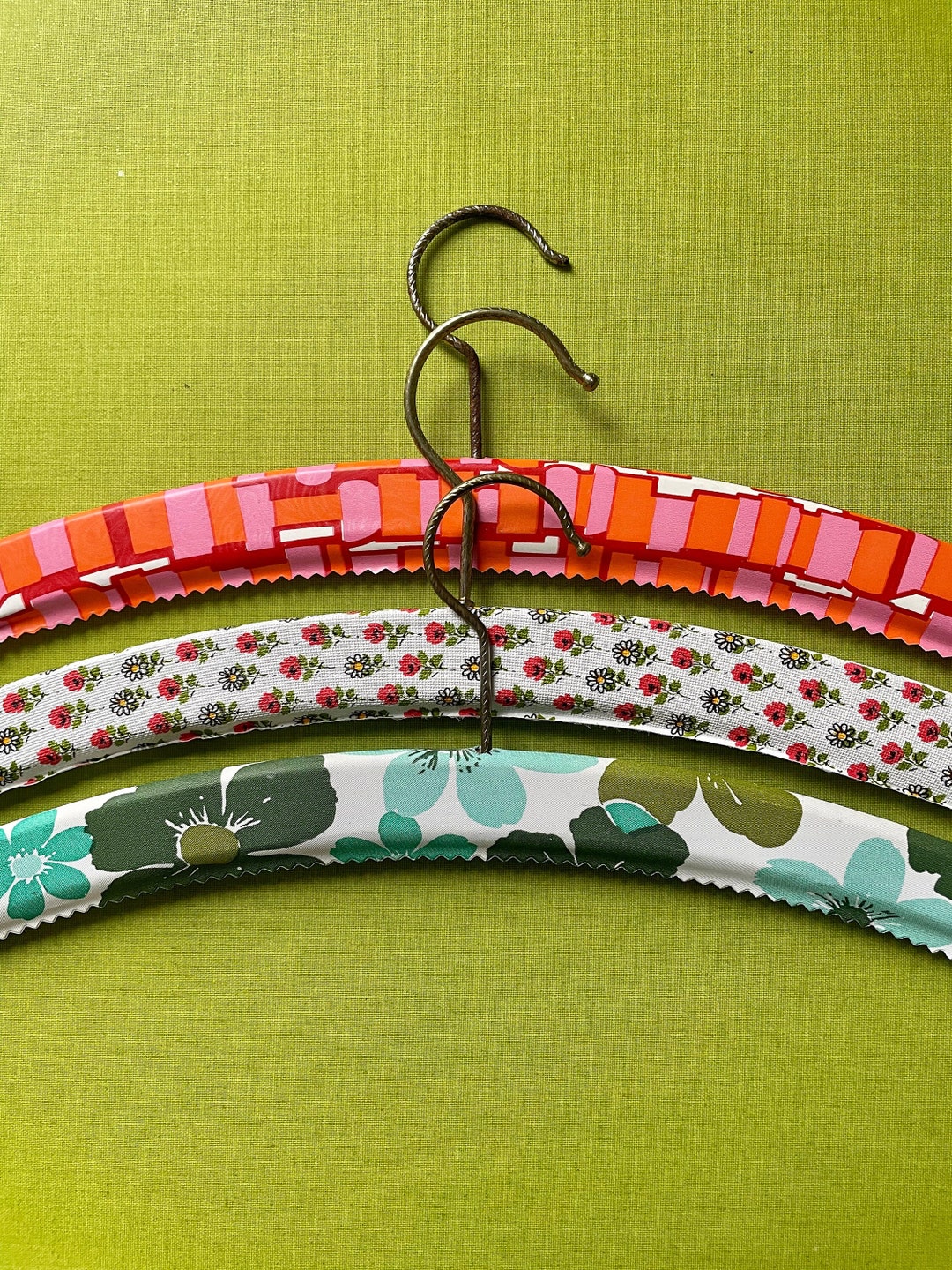 Vintage 3 Hangers Dressing 70s Flowers Shop Display - Etsy