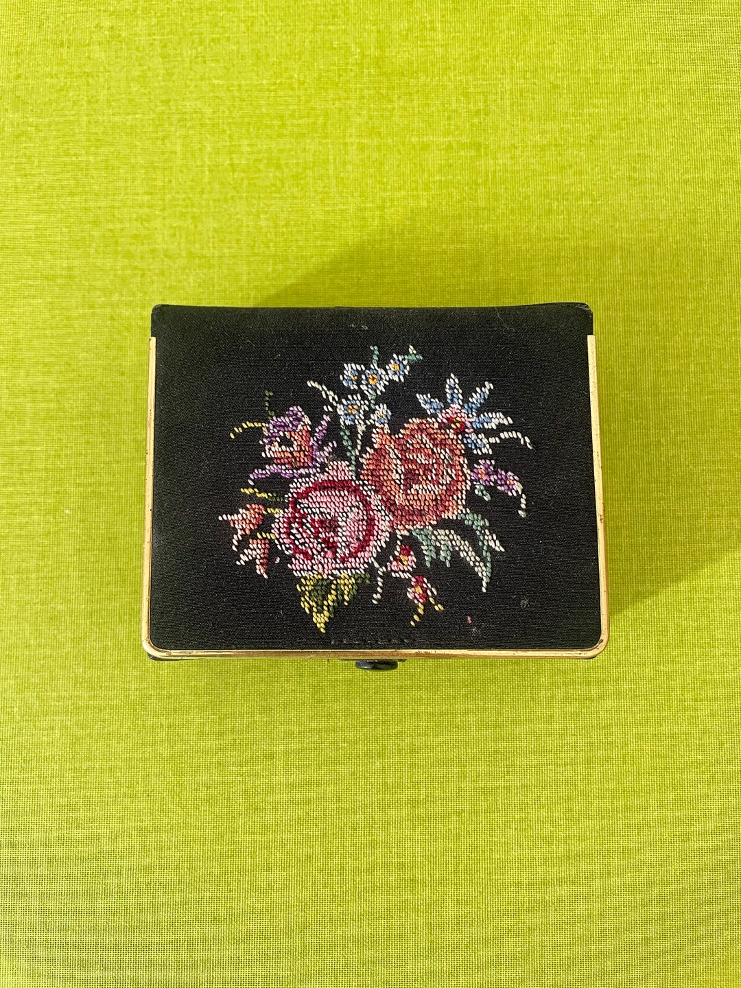 Boite E Tissu Brodée Main Petits Points Bouquet De Roses - Etsy