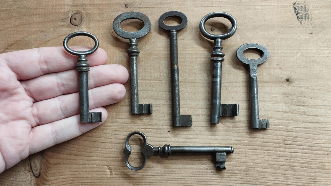 Set of Large Vintage Keys - Etsy