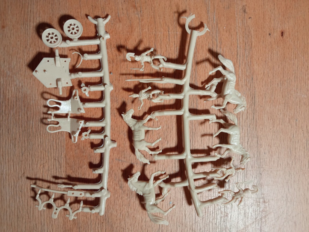 Set of Horse Chariot Miniatures - Etsy