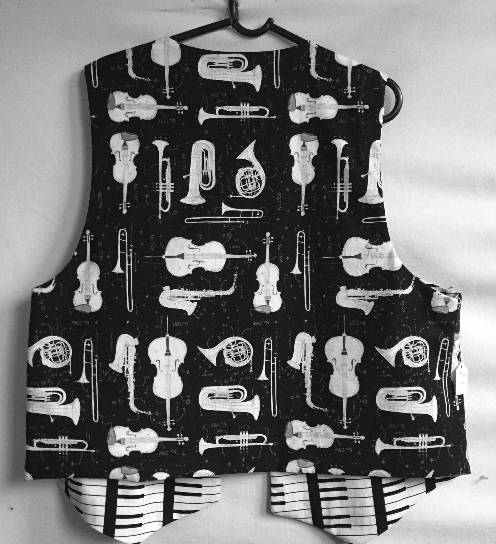 Vesties Black & White Musical Instruments Vest Men's Size Large Cello ...