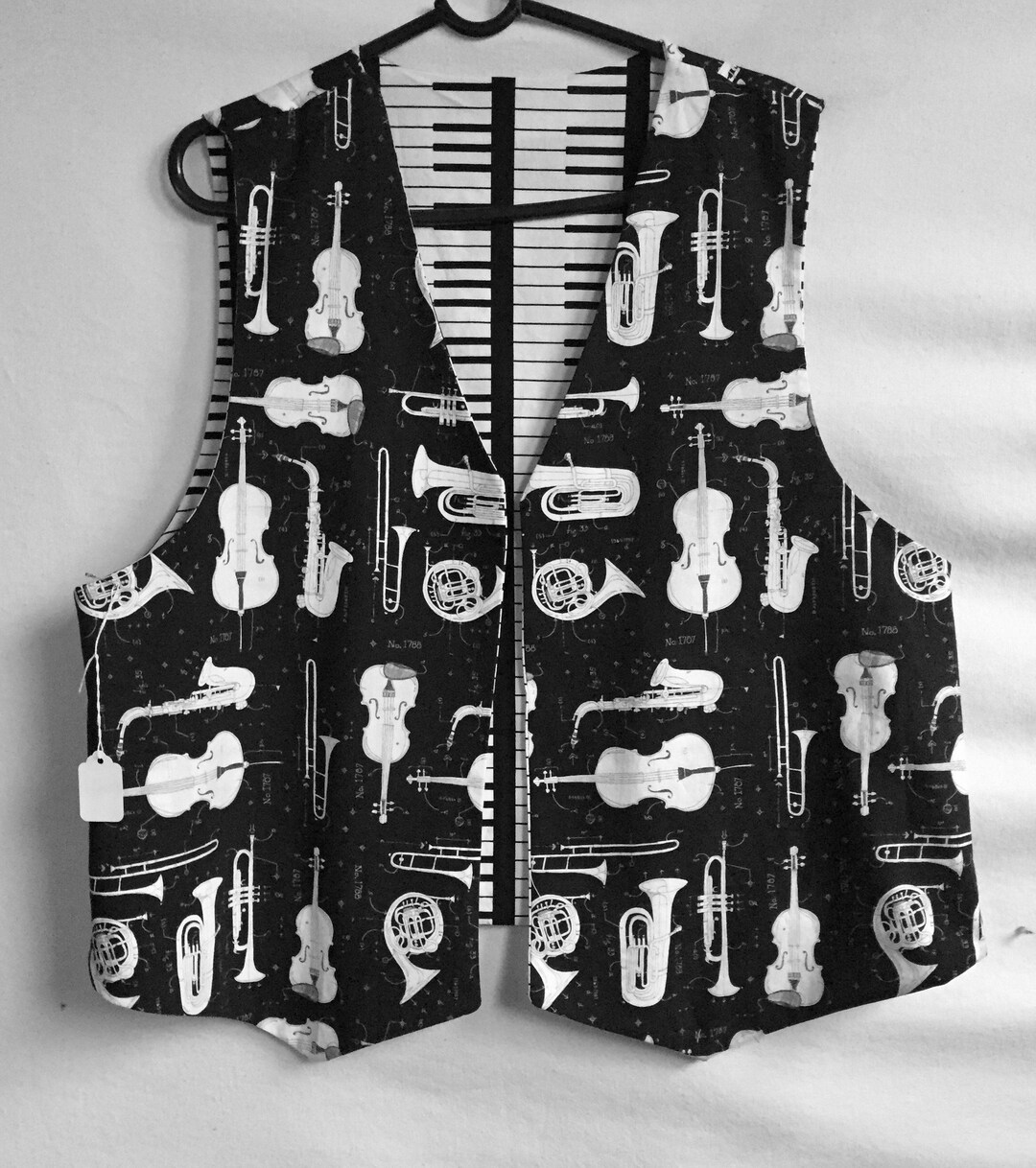 Vesties Black & White Musical Instruments Vest Men's Size Large Cello ...