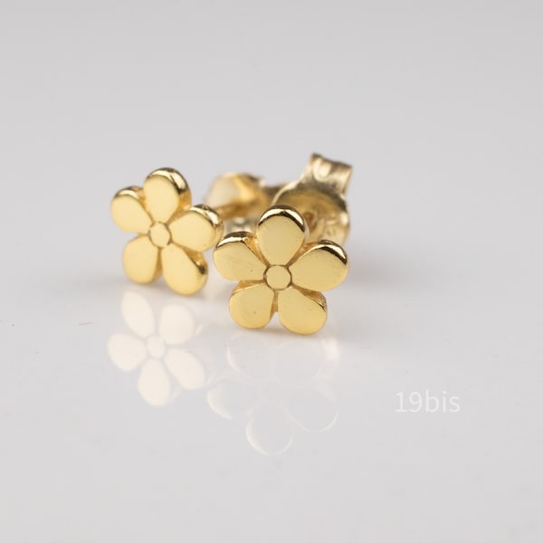 Small Stud Gold Flower Earrings - Etsy