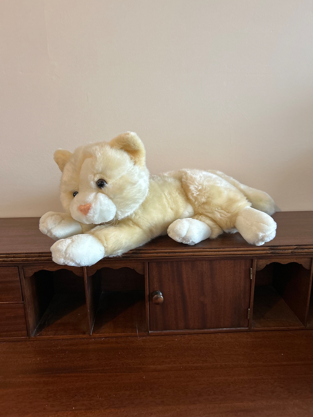 Cream Cat 18” Plush 1990s Carousel Toy at Velmasvintagetoys - Etsy