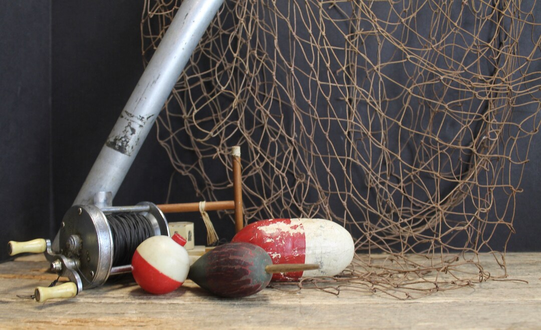 Vintage Large Fishing Net Metal Handle Camp Decor Lake House Lazy ...