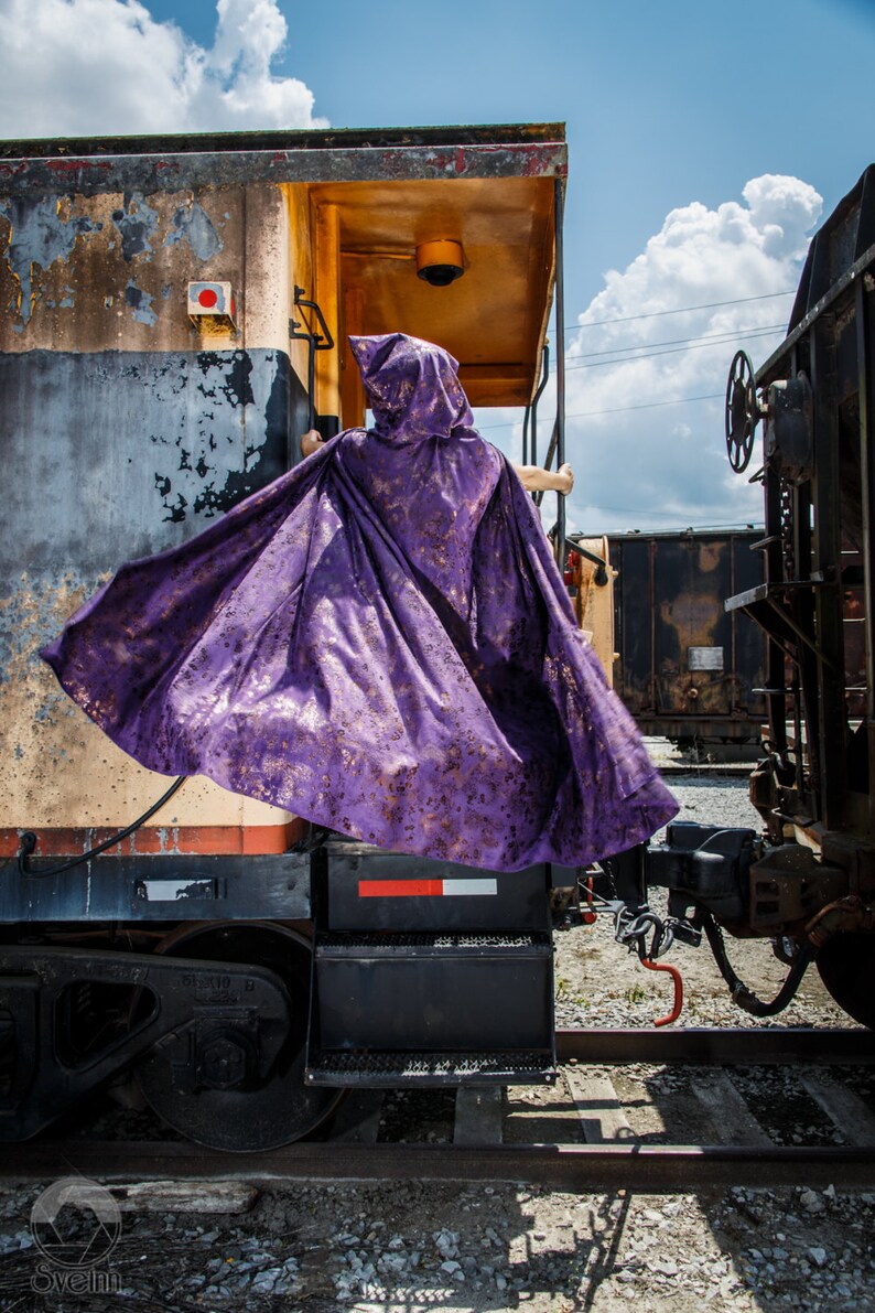 The purple Aura Cape - Etsy