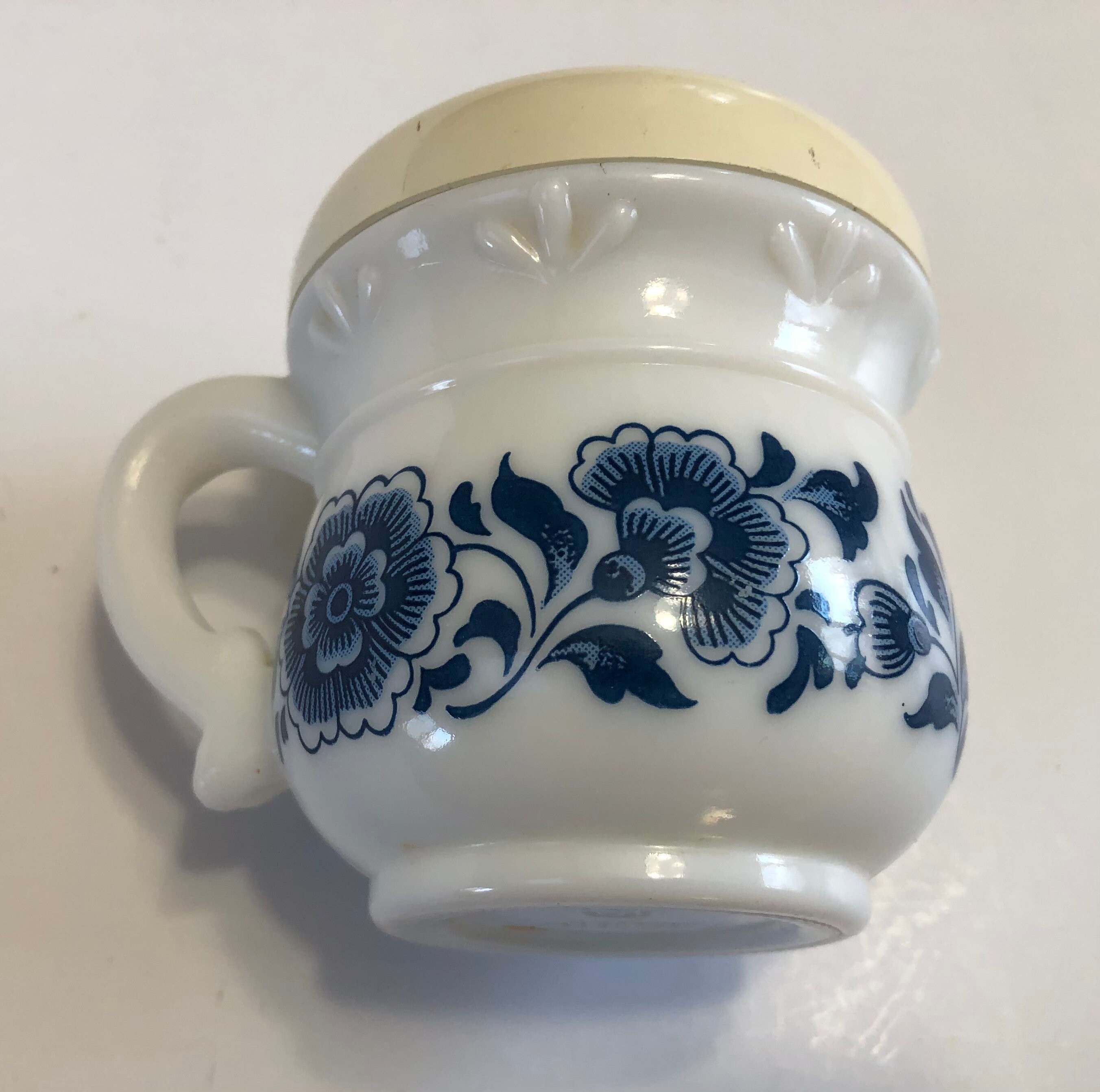 Vintage White glass Blue delft flower cup with lids - Etsy.de