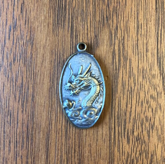 Chinese dragon pendant - Gem