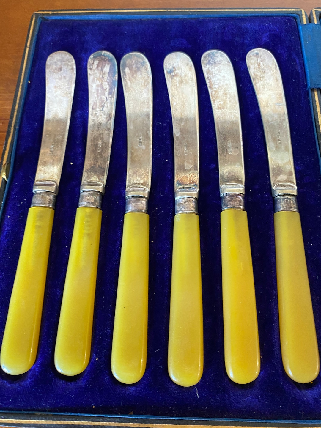 Vintage British Boxed Butter Knives With Butterscotch Bakelite Handles ...