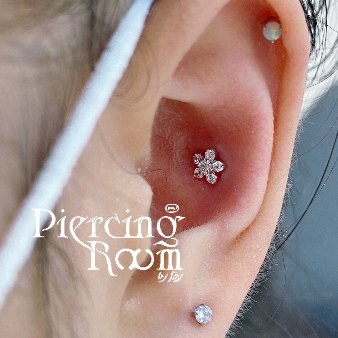 Silver Flower Gems Screw Flat Back Tragus, Dainty Earring, Tiny Earring ...
