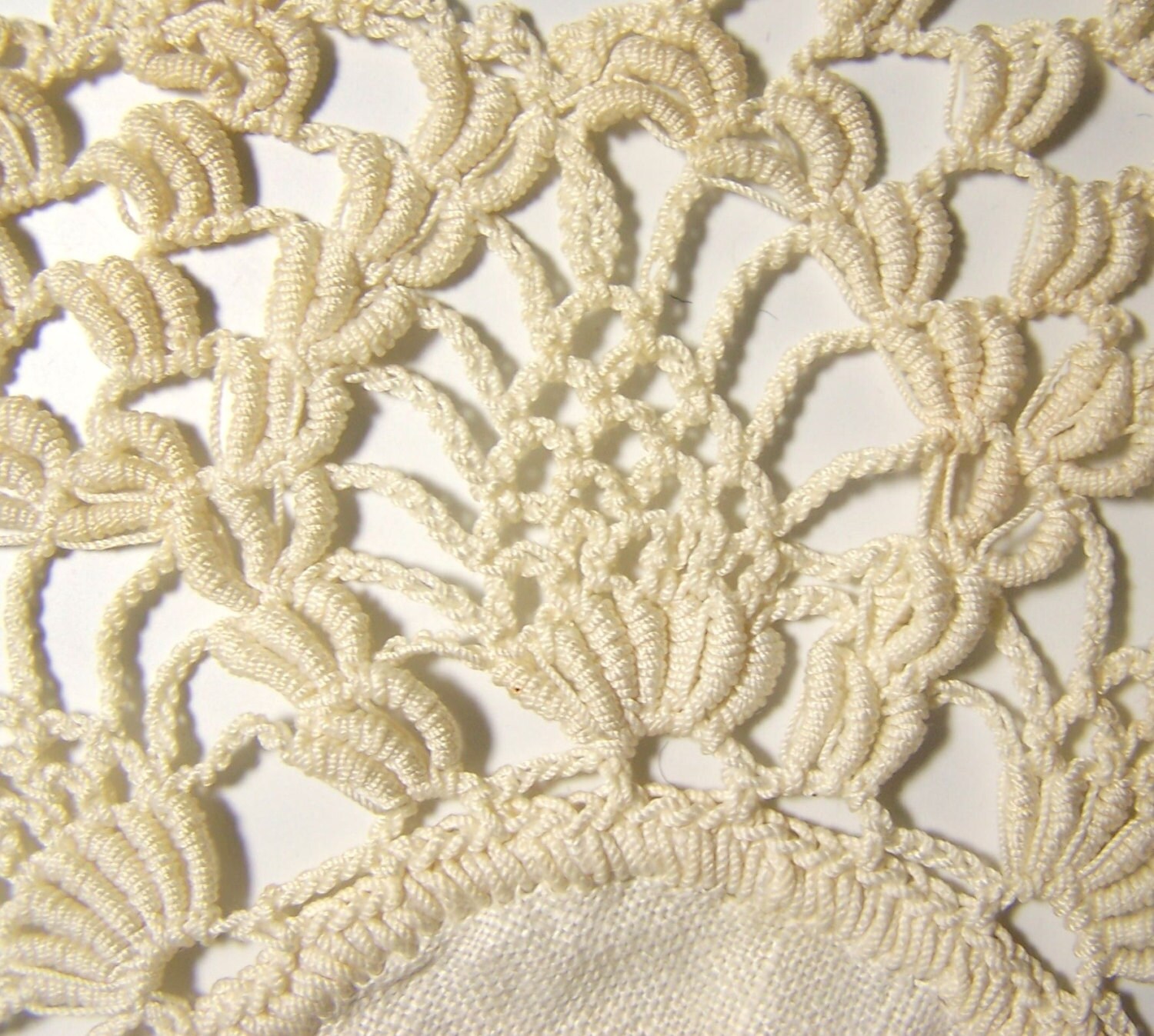 EDWARDIAN LINEN & CROCHET Mat - Ecru Color - Hand Crocheted Between ...