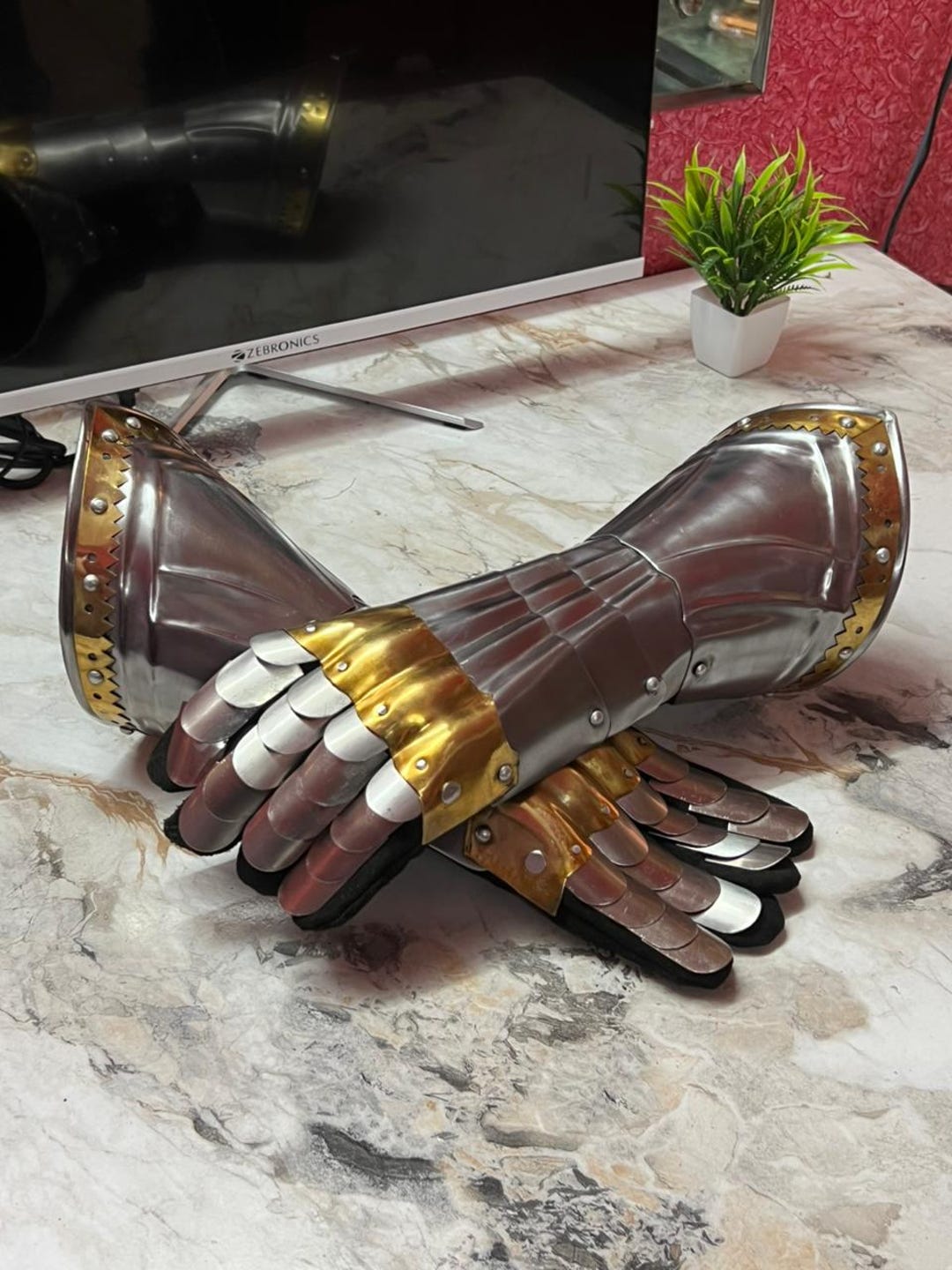 Steel Knight Gauntlet Gloves | Medieval Articulated Armor Hand ...