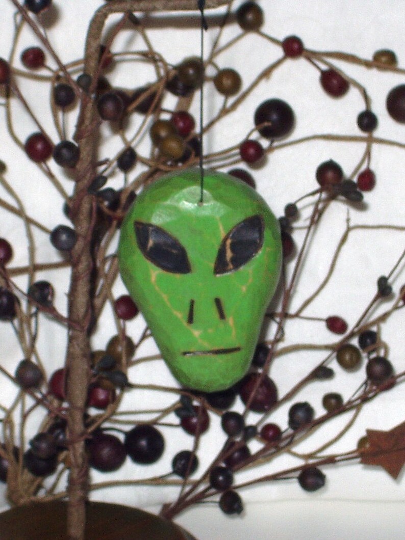 Hand Carved Primitive HALLOWEEN ORNAMENT ALIEN - Etsy