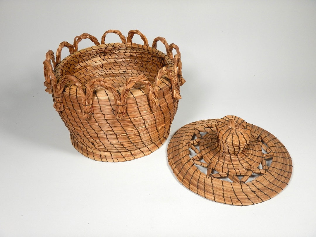 Woven Sweet Grass Lidded Basket Rosie & John Ermatinger Handcrafted ...