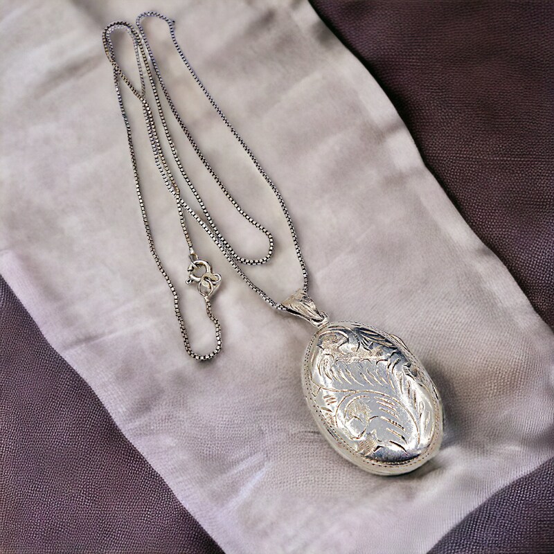 Large Oval Locket - Etsy
