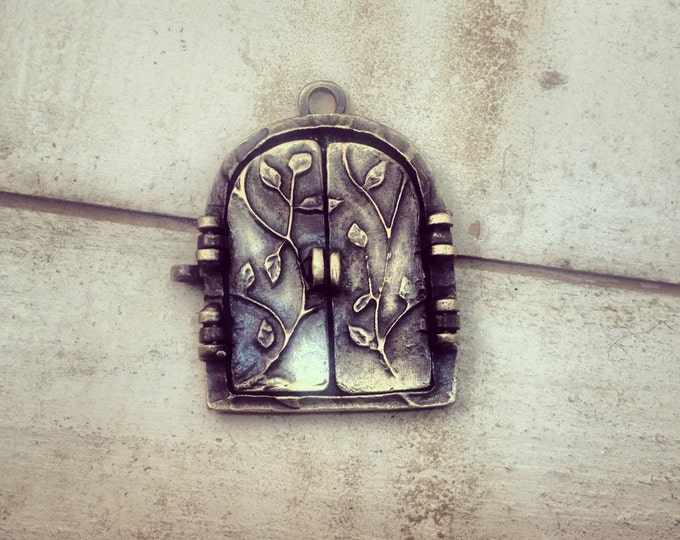 1 secret Door Locket Antique Bronze Keepsake Locket Vintage Jewelry ...