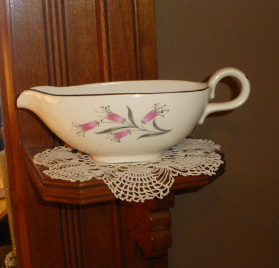 Vintage Homer Laughlin Rhythm Gravy Boat, " the Big Pay-off " Pattern ...