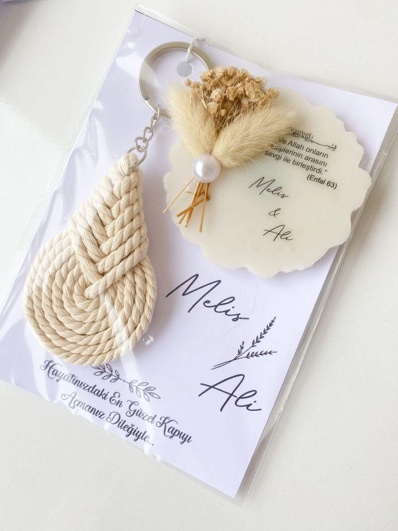 Personalisierter Boho Makramee Schlüsselanhänger mit getrockneten ...