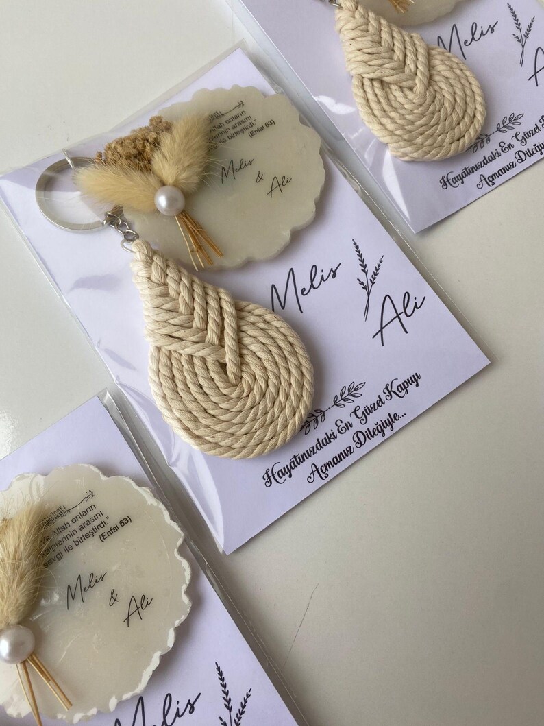 Personalisierter Boho Makramee Schlüsselanhänger mit getrockneten ...