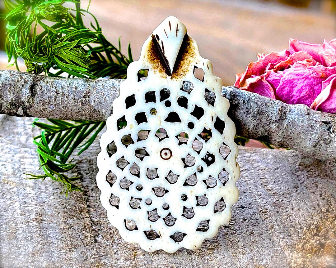 SUPPLY: Large 50mm Ethnic Tribal Rustic Carved Bone Pendants - Natural ...