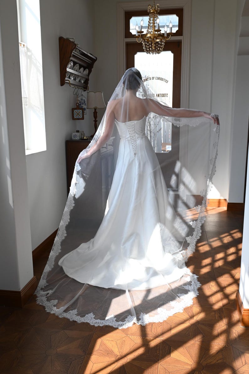 Mantilla Wedding Veil With Pearl Lace Edge | Elegant Spanish Bridal ...