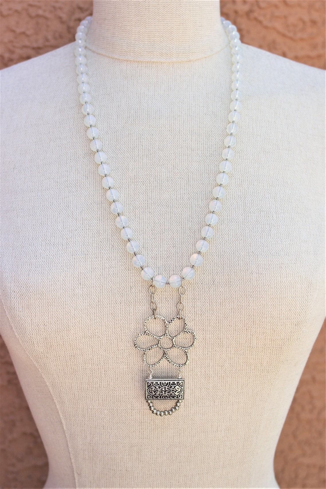 Illuminated Flower Power Necklace - Etsy