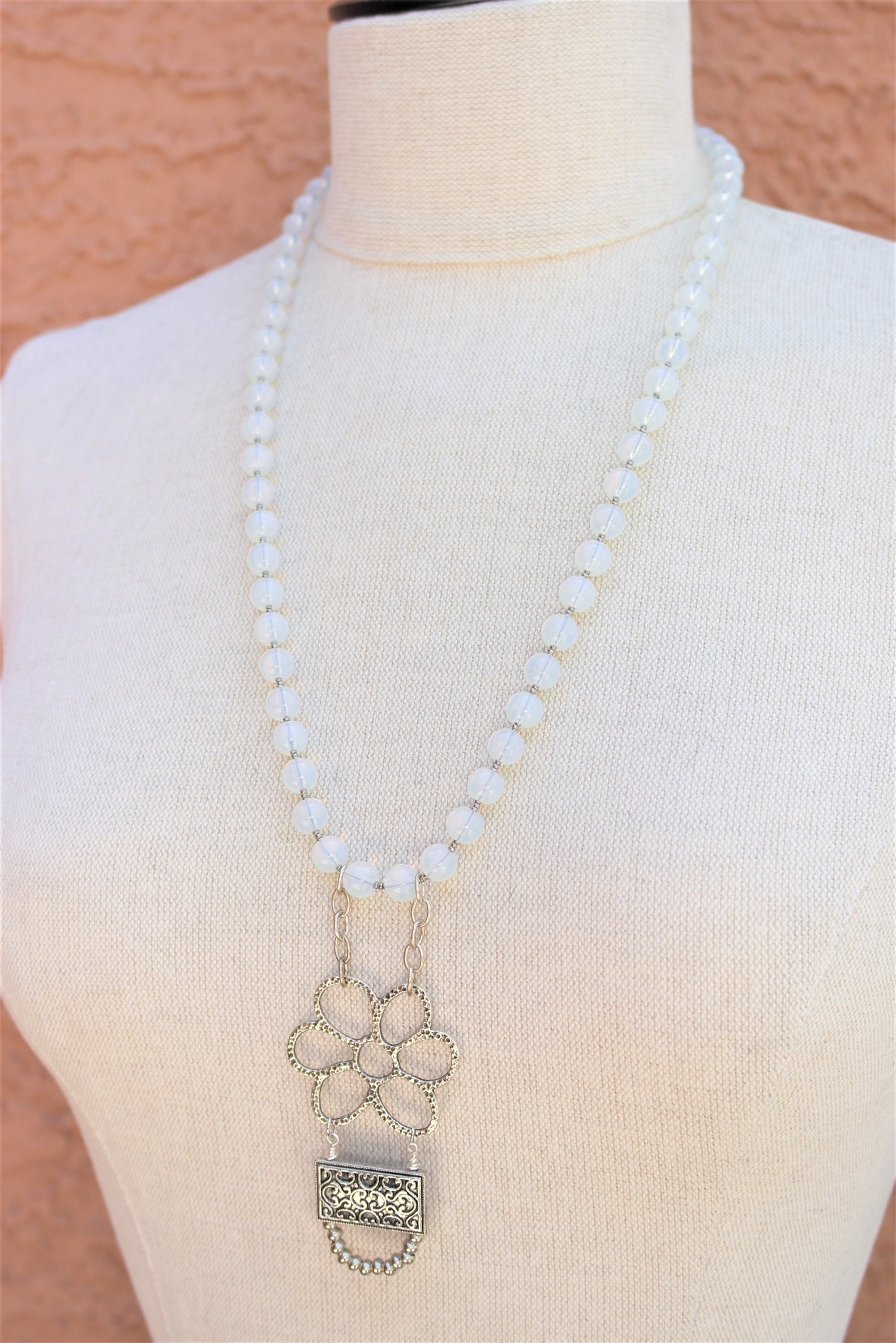 Illuminated Flower Power Necklace - Etsy