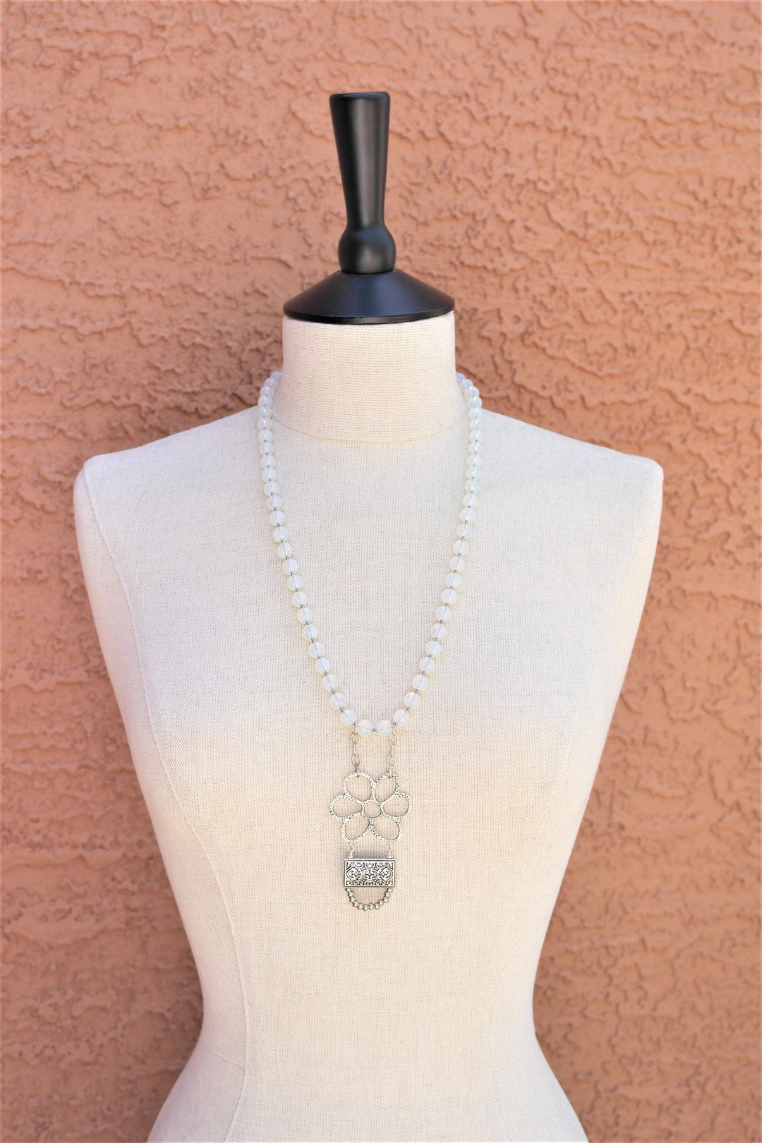 Illuminated Flower Power Necklace - Etsy