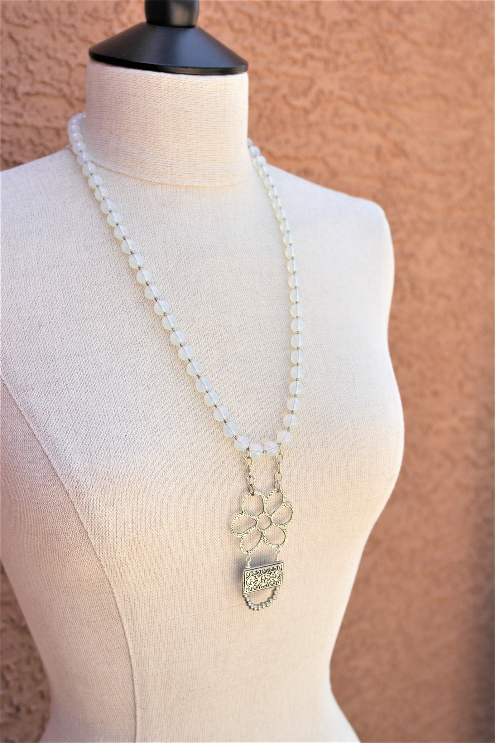 Illuminated Flower Power Necklace - Etsy