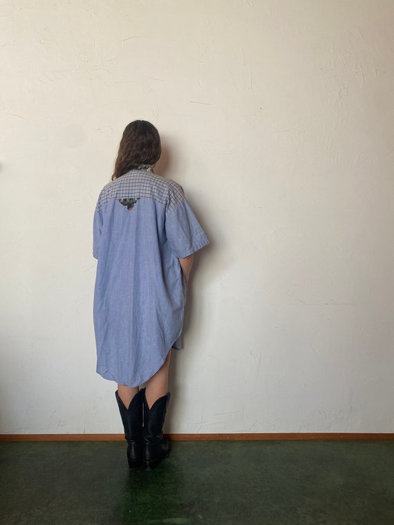 80s-90s boxy denim shirt dress with floral accents - Gem