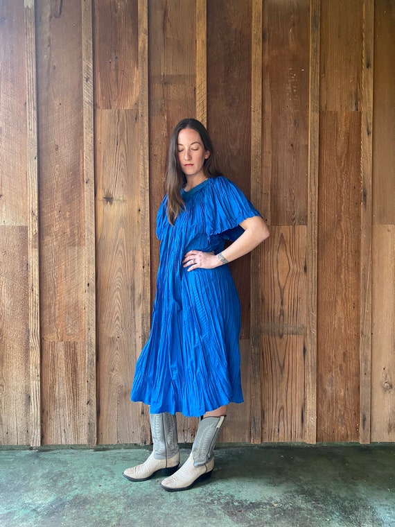 90s cobalt blue crinkle mumu with crochet collar - Gem