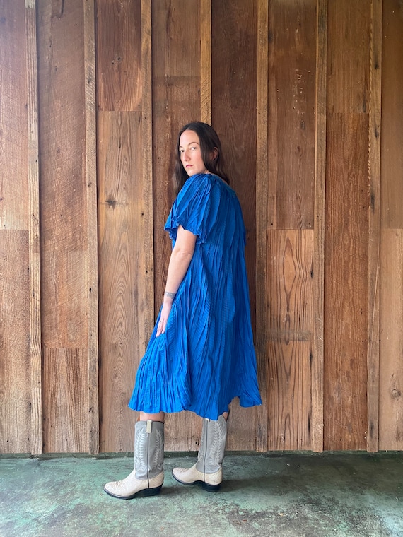 90s cobalt blue crinkle mumu with crochet collar - Gem