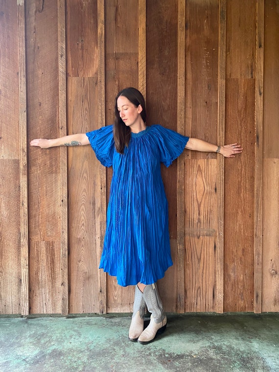 90s cobalt blue crinkle mumu with crochet collar - Gem